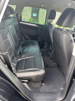 Melns Volkswagen Touareg 2015 Kauņa, ar dzinēja tilpumu 2.97 L un nobraukumu 242 tūkst. km par 17000 €, foto 13 vietnē AUTOMOTO.COM.LV