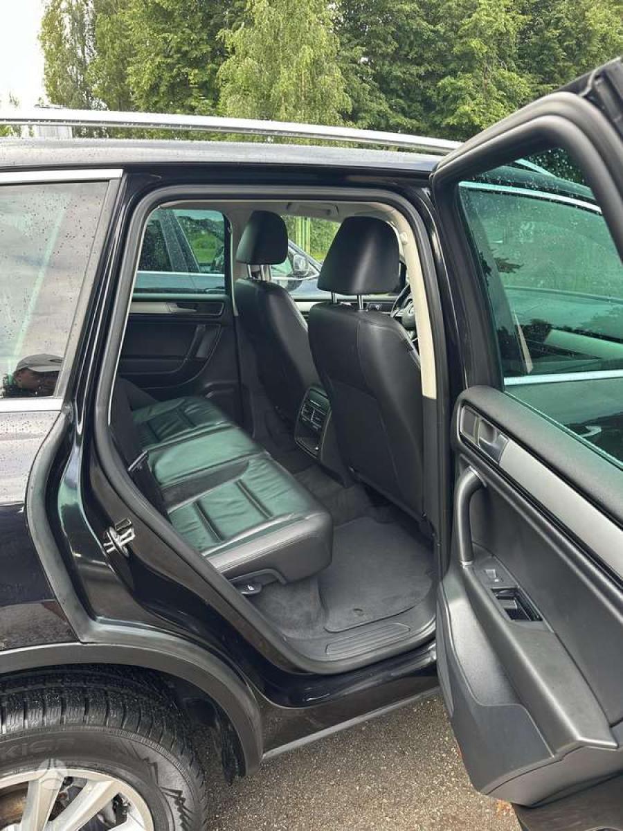 Melns Volkswagen Touareg 2015 Kauņa, ar dzinēja tilpumu 2.97 L un nobraukumu 242 tūkst. km par 17000 €, foto 14 vietnē AUTOMOTO.COM.LV