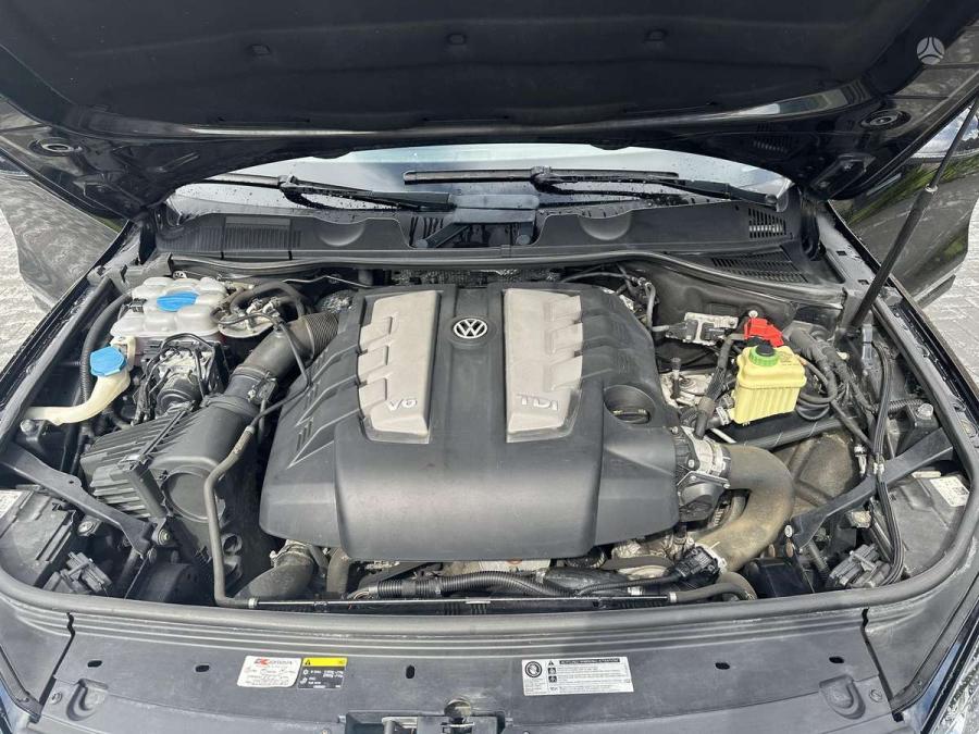 Melns Volkswagen Touareg 2015 Kauņa, ar dzinēja tilpumu 2.97 L un nobraukumu 242 tūkst. km par 17000 €, foto 15 vietnē AUTOMOTO.COM.LV