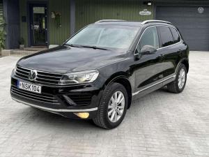 Melns Volkswagen Touareg 2015 Elektrėnai, ar dzinēja tilpumu 3.00 L un nobraukumu 263 tūkst. km par 11999 €, foto  vietnē AUTOMOTO.COM.LV