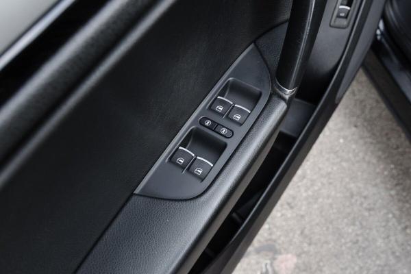 Black Volkswagen Touareg 2015 in Riga, with an engine capacity of 3.00 L and mileage of 194 thousand km for 15650 €, photo 9 on AUTOMOTO.COM.LV