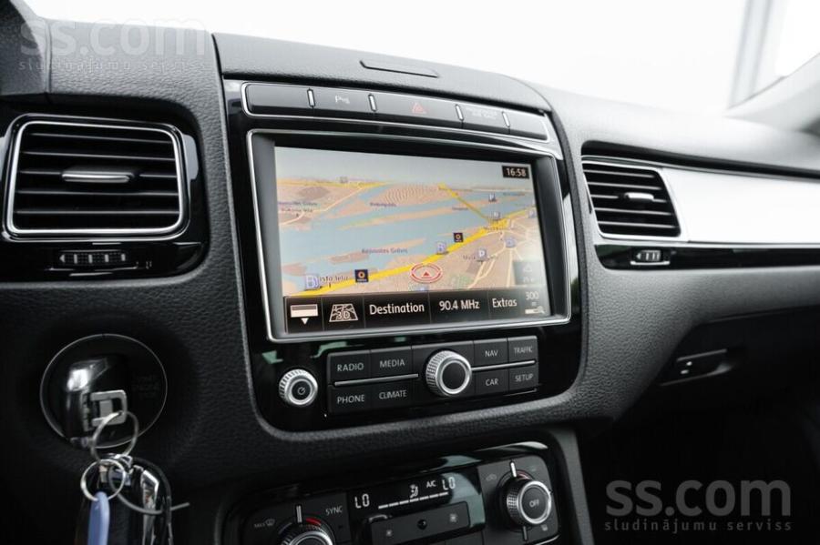 Melns Volkswagen Touareg 2015 Rīga, ar dzinēja tilpumu 3.00 L un nobraukumu 194 tūkst. km par 15650 €, foto 22 vietnē AUTOMOTO.COM.LV