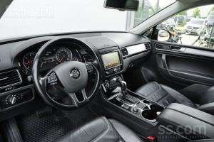Melns Volkswagen Touareg 2015 Rīga, ar dzinēja tilpumu 3.00 L un nobraukumu 194 tūkst. km par 15650 €, foto 23 vietnē AUTOMOTO.COM.LV