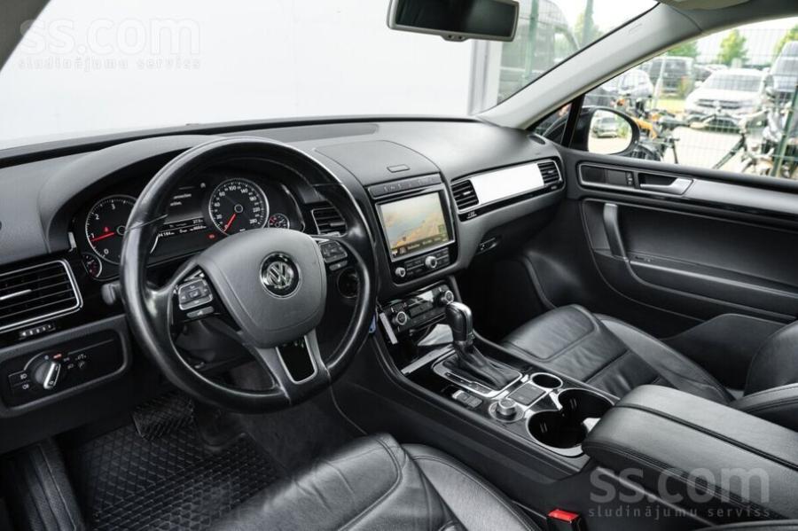Melns Volkswagen Touareg 2015 Rīga, ar dzinēja tilpumu 3.00 L un nobraukumu 194 tūkst. km par 15650 €, foto 23 vietnē AUTOMOTO.COM.LV