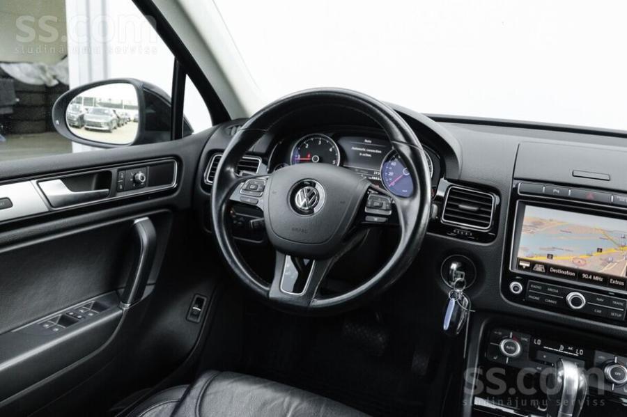 Melns Volkswagen Touareg 2015 Rīga, ar dzinēja tilpumu 3.00 L un nobraukumu 194 tūkst. km par 15650 €, foto 26 vietnē AUTOMOTO.COM.LV