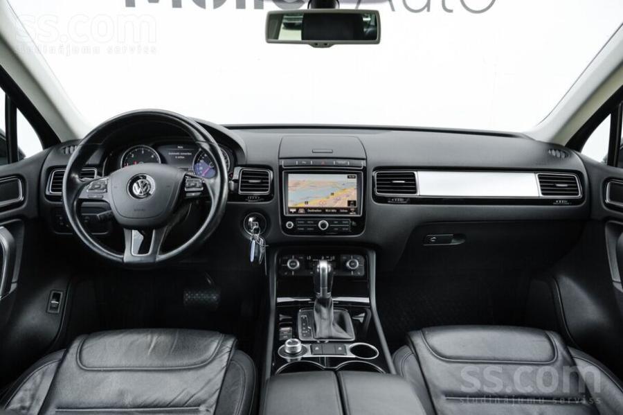 Melns Volkswagen Touareg 2015 Rīga, ar dzinēja tilpumu 3.00 L un nobraukumu 194 tūkst. km par 15650 €, foto 27 vietnē AUTOMOTO.COM.LV