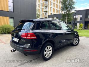 Melns Volkswagen Touareg 2015 Tartu, ar dzinēja tilpumu 3.00 L un nobraukumu 310 tūkst. km par 11999 €, foto 3 vietnē AUTOMOTO.COM.LV