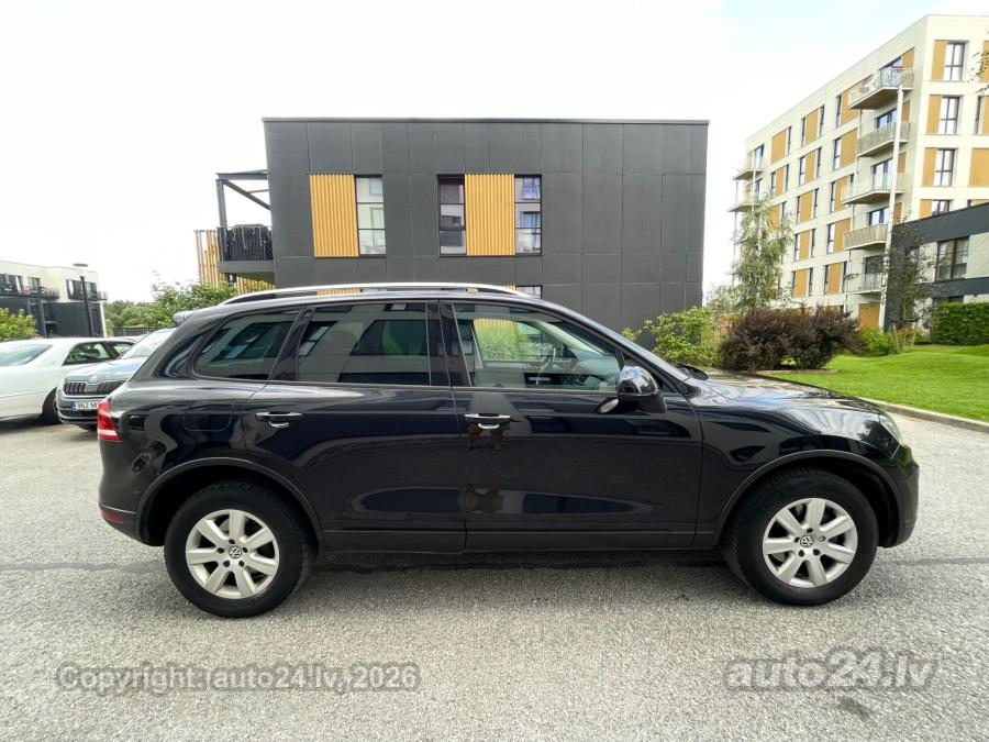 Melns Volkswagen Touareg 2015 Tartu, ar dzinēja tilpumu 3.00 L un nobraukumu 310 tūkst. km par 11999 €, foto 7 vietnē AUTOMOTO.COM.LV