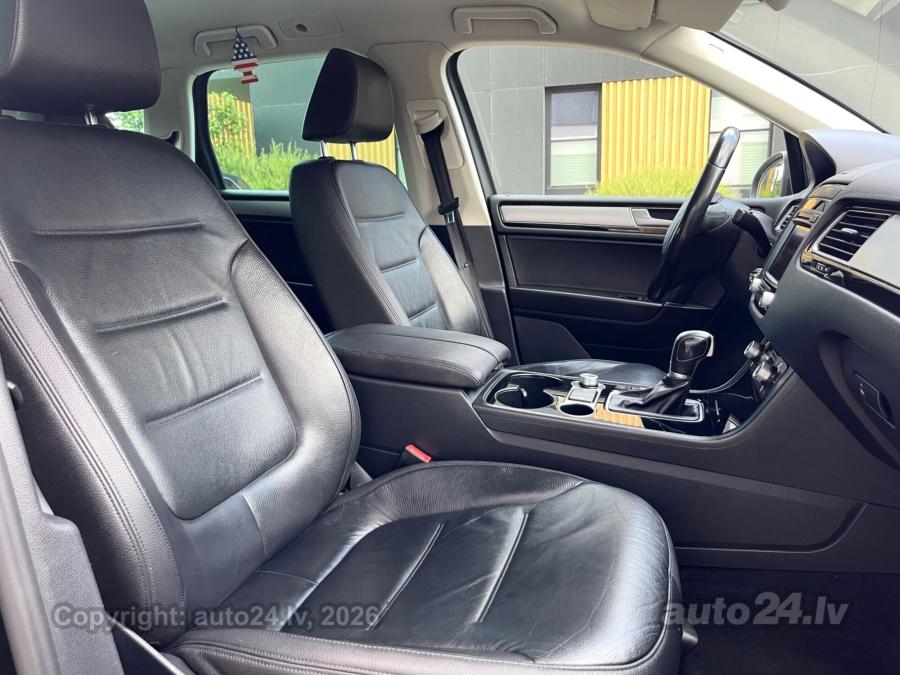 Melns Volkswagen Touareg 2015 Tartu, ar dzinēja tilpumu 3.00 L un nobraukumu 310 tūkst. km par 11999 €, foto 8 vietnē AUTOMOTO.COM.LV