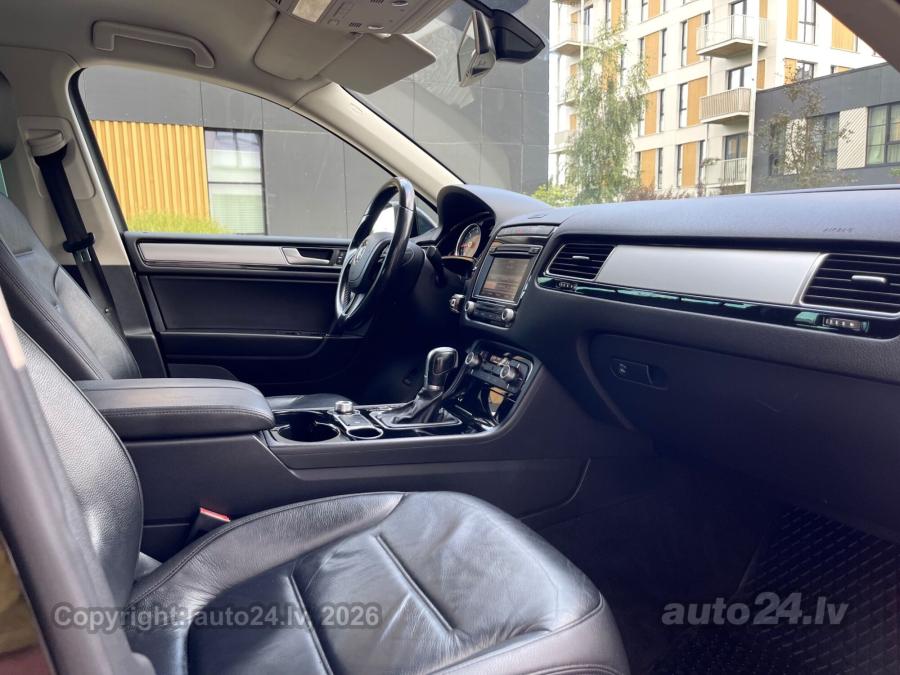 Melns Volkswagen Touareg 2015 Tartu, ar dzinēja tilpumu 3.00 L un nobraukumu 310 tūkst. km par 11999 €, foto 9 vietnē AUTOMOTO.COM.LV