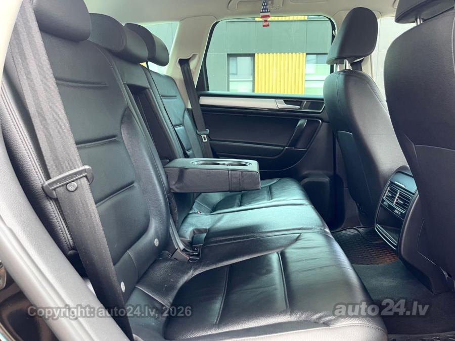 Melns Volkswagen Touareg 2015 Tartu, ar dzinēja tilpumu 3.00 L un nobraukumu 310 tūkst. km par 11999 €, foto 10 vietnē AUTOMOTO.COM.LV