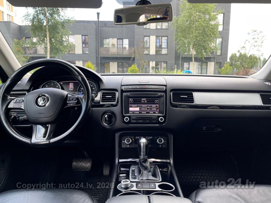 Melns Volkswagen Touareg 2015 Tartu, ar dzinēja tilpumu 3.00 L un nobraukumu 310 tūkst. km par 11999 €, foto 11 vietnē AUTOMOTO.COM.LV