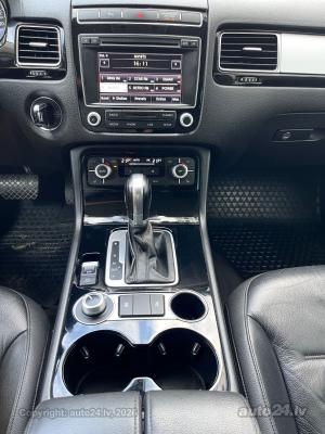 Melns Volkswagen Touareg 2015 Tartu, ar dzinēja tilpumu 3.00 L un nobraukumu 310 tūkst. km par 11999 €, foto 13 vietnē AUTOMOTO.COM.LV