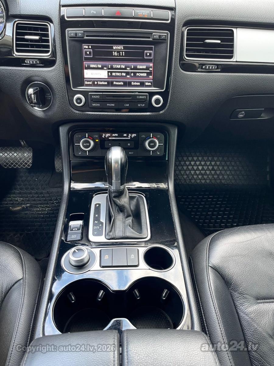 Melns Volkswagen Touareg 2015 Tartu, ar dzinēja tilpumu 3.00 L un nobraukumu 310 tūkst. km par 11999 €, foto 13 vietnē AUTOMOTO.COM.LV