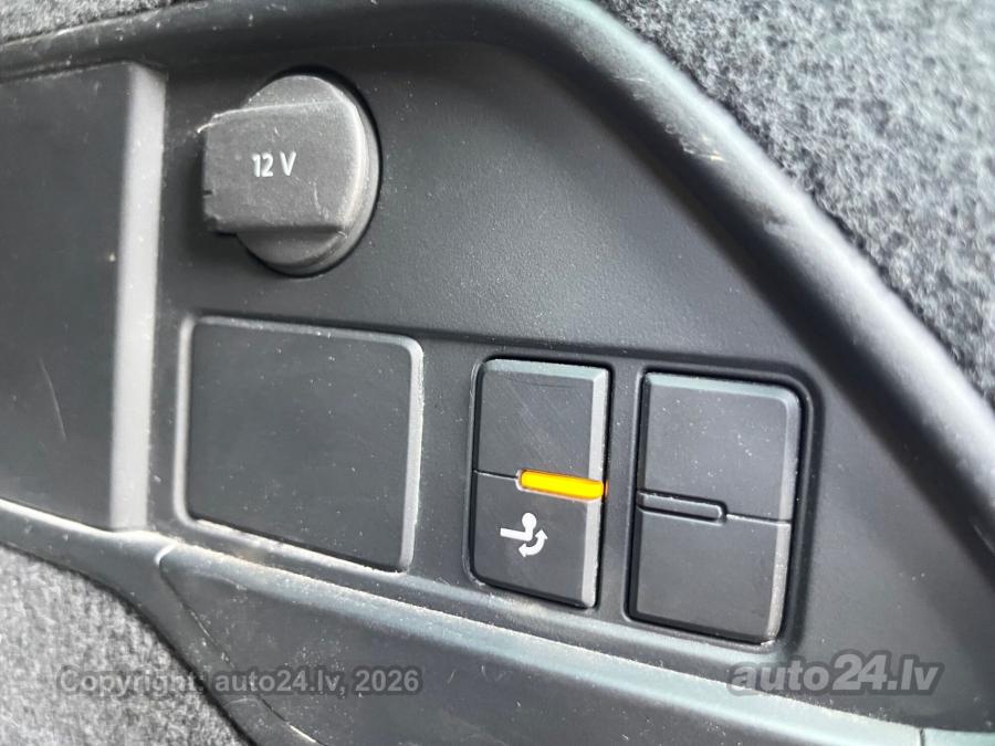 Melns Volkswagen Touareg 2015 Tartu, ar dzinēja tilpumu 3.00 L un nobraukumu 310 tūkst. km par 11999 €, foto 14 vietnē AUTOMOTO.COM.LV
