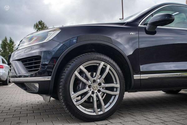 Volkswagen Touareg 2015 Marijampole vietnē Melns Volkswagen Touareg 2015 Marijampole, ar dzinēja tilpumu 2.97 L un nobraukumu 265 tūkst. km par 15250 €, foto 5 vietnē AUTOMOTO.COM.LV