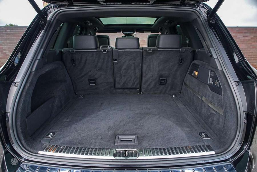 Melns Volkswagen Touareg 2015 Marijampole, ar dzinēja tilpumu 2.97 L un nobraukumu 265 tūkst. km par 15250 €, foto 12 vietnē AUTOMOTO.COM.LV