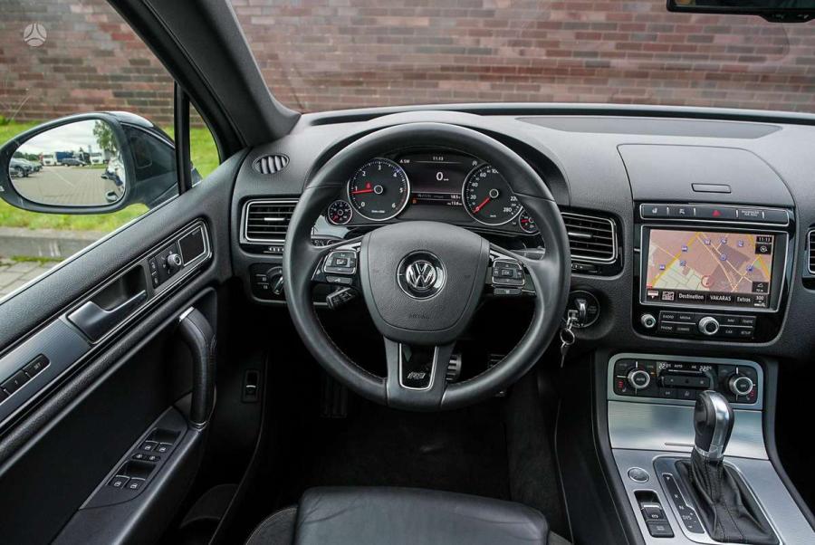 Melns Volkswagen Touareg 2015 Marijampole, ar dzinēja tilpumu 2.97 L un nobraukumu 265 tūkst. km par 15250 €, foto 16 vietnē AUTOMOTO.COM.LV