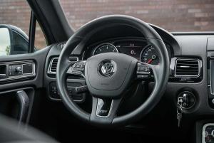 Melns Volkswagen Touareg 2015 Marijampole, ar dzinēja tilpumu 2.97 L un nobraukumu 265 tūkst. km par 15250 €, foto 17 vietnē AUTOMOTO.COM.LV
