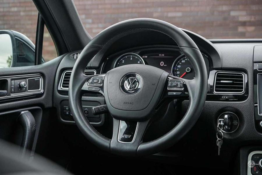 Melns Volkswagen Touareg 2015 Marijampole, ar dzinēja tilpumu 2.97 L un nobraukumu 265 tūkst. km par 15250 €, foto 17 vietnē AUTOMOTO.COM.LV