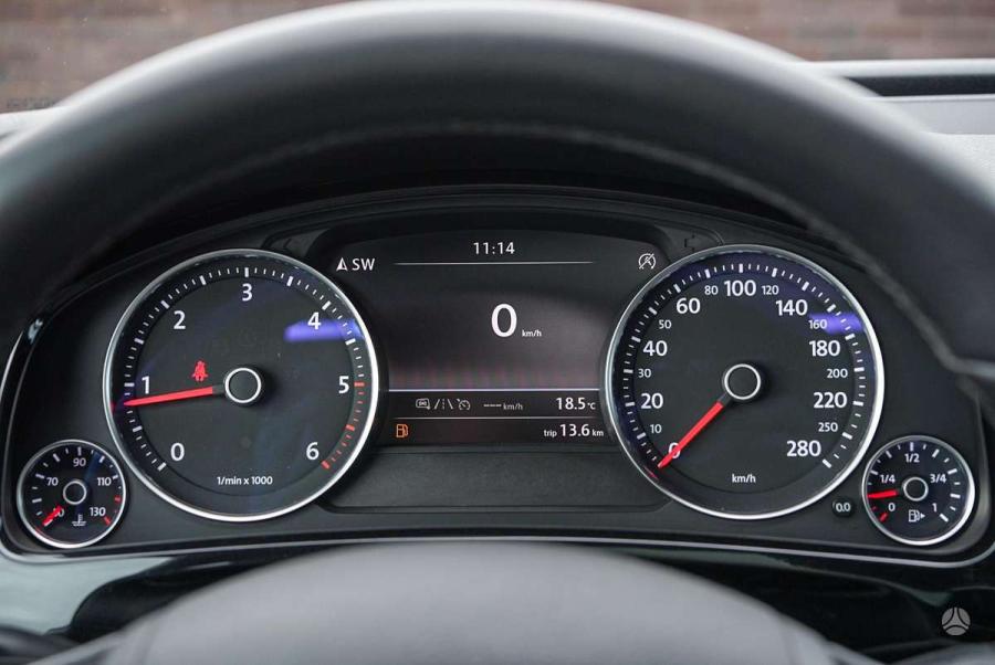 Melns Volkswagen Touareg 2015 Marijampole, ar dzinēja tilpumu 2.97 L un nobraukumu 265 tūkst. km par 15250 €, foto 24 vietnē AUTOMOTO.COM.LV