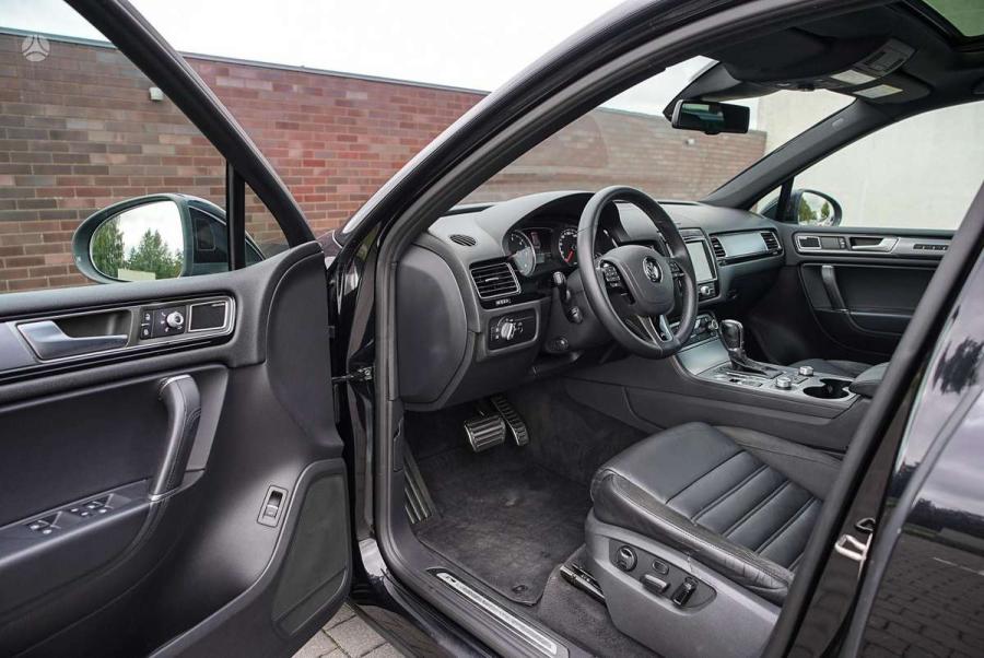 Melns Volkswagen Touareg 2015 Marijampole, ar dzinēja tilpumu 2.97 L un nobraukumu 265 tūkst. km par 15250 €, foto 25 vietnē AUTOMOTO.COM.LV