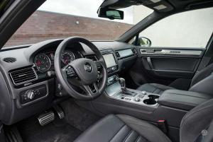Melns Volkswagen Touareg 2015 Marijampole, ar dzinēja tilpumu 2.97 L un nobraukumu 265 tūkst. km par 15250 €, foto 26 vietnē AUTOMOTO.COM.LV