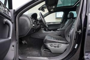 Melns Volkswagen Touareg 2015 Marijampole, ar dzinēja tilpumu 2.97 L un nobraukumu 265 tūkst. km par 15250 €, foto 27 vietnē AUTOMOTO.COM.LV