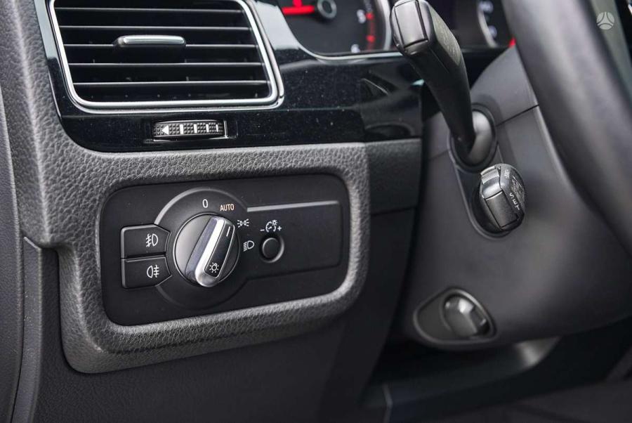 Melns Volkswagen Touareg 2015 Marijampole, ar dzinēja tilpumu 2.97 L un nobraukumu 265 tūkst. km par 15250 €, foto 30 vietnē AUTOMOTO.COM.LV