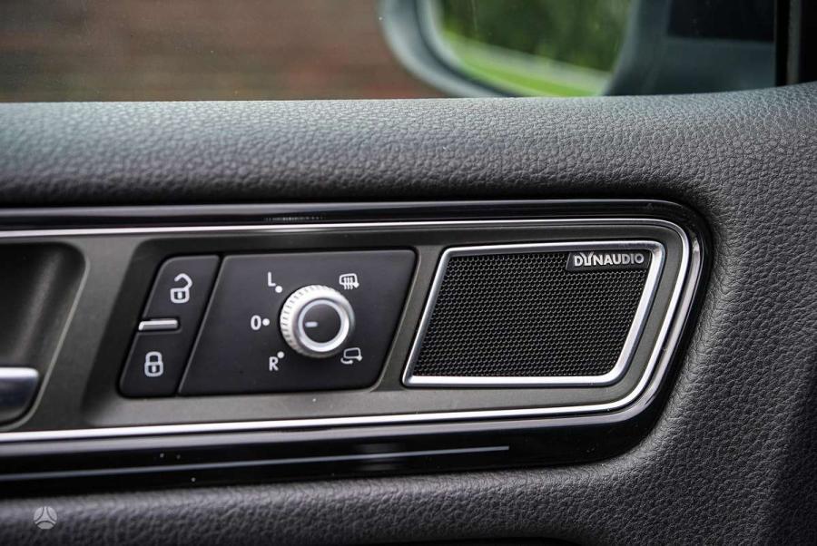 Melns Volkswagen Touareg 2015 Marijampole, ar dzinēja tilpumu 2.97 L un nobraukumu 265 tūkst. km par 15250 €, foto 33 vietnē AUTOMOTO.COM.LV