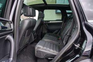 Melns Volkswagen Touareg 2015 Marijampole, ar dzinēja tilpumu 2.97 L un nobraukumu 265 tūkst. km par 15250 €, foto 36 vietnē AUTOMOTO.COM.LV