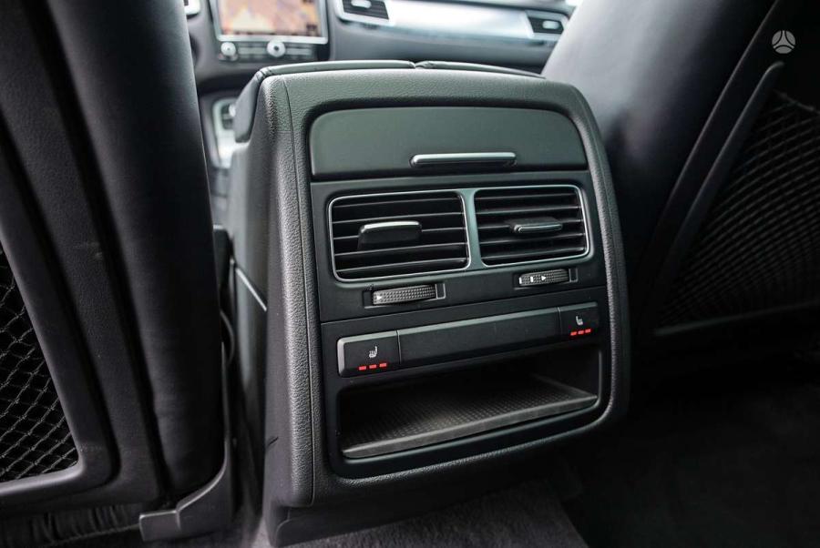 Melns Volkswagen Touareg 2015 Marijampole, ar dzinēja tilpumu 2.97 L un nobraukumu 265 tūkst. km par 15250 €, foto 37 vietnē AUTOMOTO.COM.LV