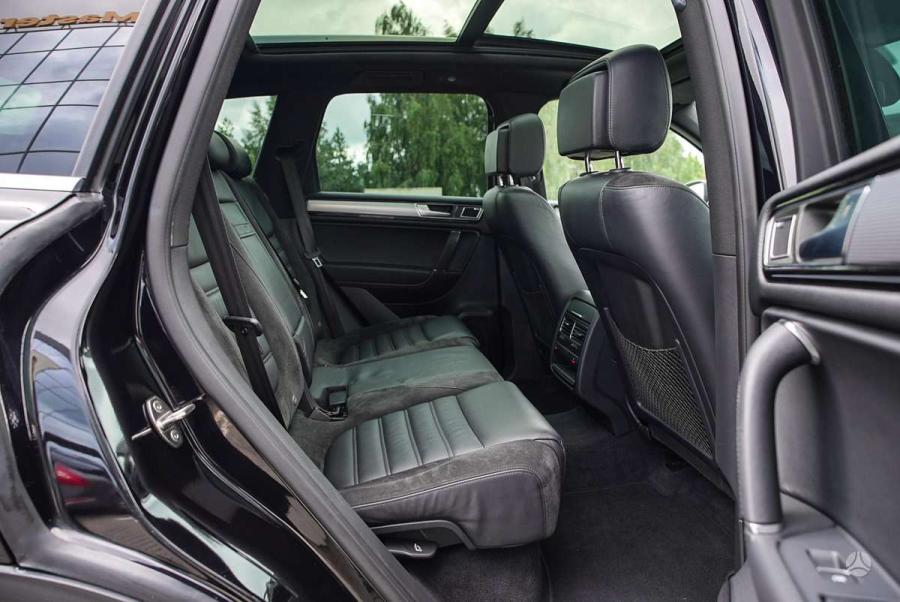 Melns Volkswagen Touareg 2015 Marijampole, ar dzinēja tilpumu 2.97 L un nobraukumu 265 tūkst. km par 15250 €, foto 39 vietnē AUTOMOTO.COM.LV