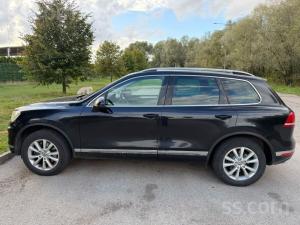 Black Volkswagen Touareg 2015 in Riga, with an engine capacity of 3.00 L and mileage of 204 thousand km for 11500 €, photo 6 on AUTOMOTO.COM.LV