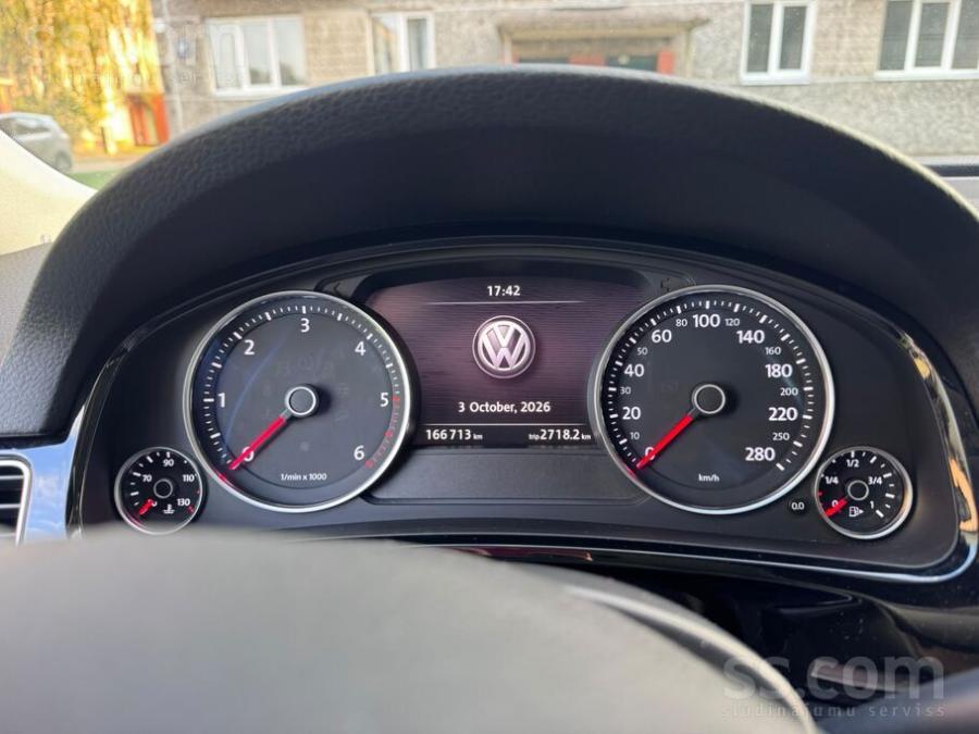 Melns Volkswagen Touareg 2015 Jēkabpils, ar dzinēja tilpumu 3.00 L un nobraukumu 167 tūkst. km par 15900 €, foto 1 vietnē AUTOMOTO.COM.LV