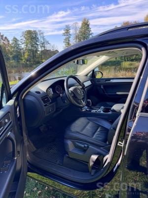 Melns Volkswagen Touareg 2015 Jēkabpils, ar dzinēja tilpumu 3.00 L un nobraukumu 167 tūkst. km par 15900 €, foto 5 vietnē AUTOMOTO.COM.LV