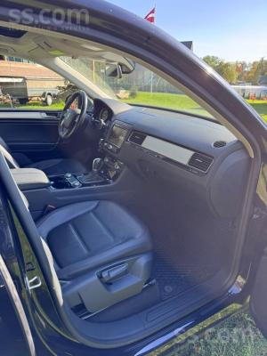 Melns Volkswagen Touareg 2015 Jēkabpils, ar dzinēja tilpumu 3.00 L un nobraukumu 167 tūkst. km par 15900 €, foto 9 vietnē AUTOMOTO.COM.LV