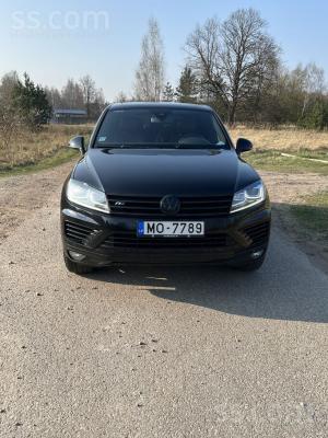 Melns Volkswagen Touareg 2016 Rīga, ar dzinēja tilpumu 3.00 L un nobraukumu 153 tūkst. km par 19000 €, foto 1 vietnē AUTOMOTO.COM.LV