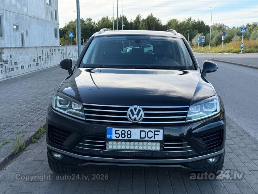 Melns Volkswagen Touareg 2016 Tallina, ar dzinēja tilpumu 3.00 L un nobraukumu 204 tūkst. km par 16550 €, foto 2 vietnē AUTOMOTO.COM.LV