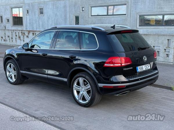 Black Volkswagen Touareg 2016 in Tallinn, with an engine capacity of 3.00 L and mileage of 204 thousand km for 16550 €, photo 4 on AUTOMOTO.COM.LV