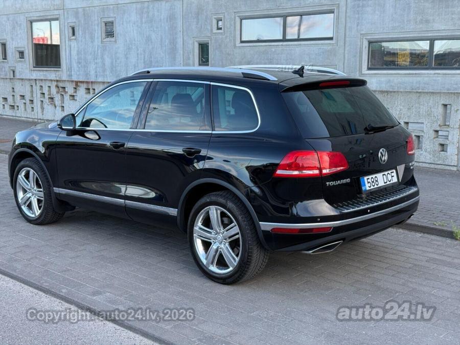 Melns Volkswagen Touareg 2016 Tallina, ar dzinēja tilpumu 3.00 L un nobraukumu 204 tūkst. km par 16550 €, foto 4 vietnē AUTOMOTO.COM.LV