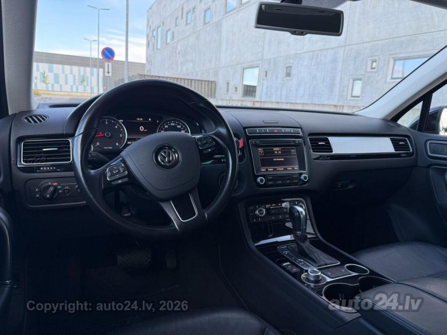 Melns Volkswagen Touareg 2016 Tallina, ar dzinēja tilpumu 3.00 L un nobraukumu 204 tūkst. km par 16550 €, foto 6 vietnē AUTOMOTO.COM.LV