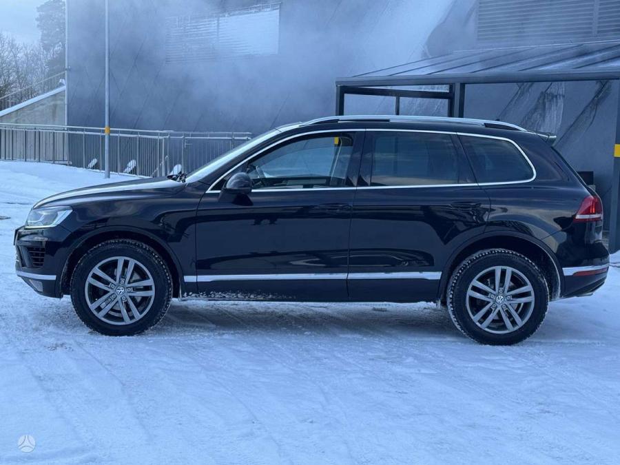 Melns Volkswagen Touareg 2016 Jonava, ar dzinēja tilpumu 3.00 L un nobraukumu 290 tūkst. km par 15999 €, foto 5 vietnē AUTOMOTO.COM.LV