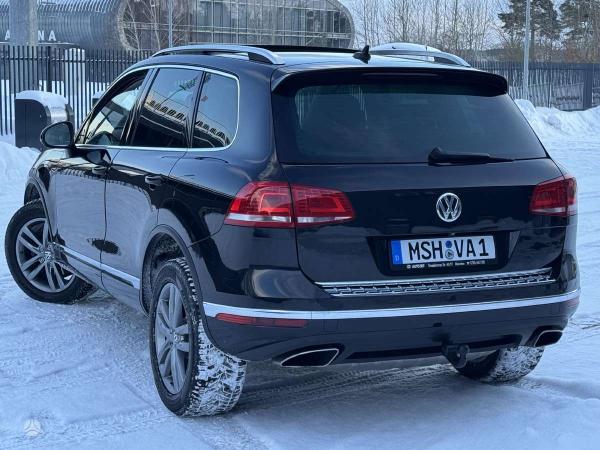 Melns Volkswagen Touareg 2016 Jonava, ar dzinēja tilpumu 3.00 L un nobraukumu 290 tūkst. km par 15999 €, foto 7 vietnē AUTOMOTO.COM.LV