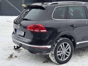 Black Volkswagen Touareg 2016 in Jonava, with an engine capacity of 3.00 L and mileage of 290 thousand km for 15850 €, photo 10 on AUTOMOTO.COM.LV