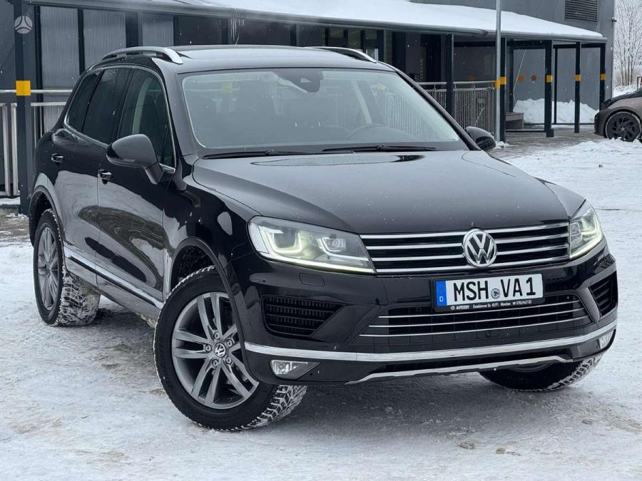 Black Volkswagen Touareg 2016 in Jonava, with an engine capacity of 3.00 L and mileage of 290 thousand km for 15850 €, photo 12 on AUTOMOTO.COM.LV