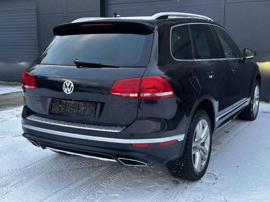 Melns Volkswagen Touareg 2016 Utena, ar dzinēja tilpumu 2.97 L un nobraukumu 310 tūkst. km par 15200 €, foto 2 vietnē AUTOMOTO.COM.LV