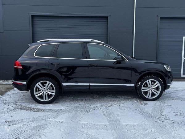 Melns Volkswagen Touareg 2016 Utena, ar dzinēja tilpumu 2.97 L un nobraukumu 310 tūkst. km par 15200 €, foto 3 vietnē AUTOMOTO.COM.LV