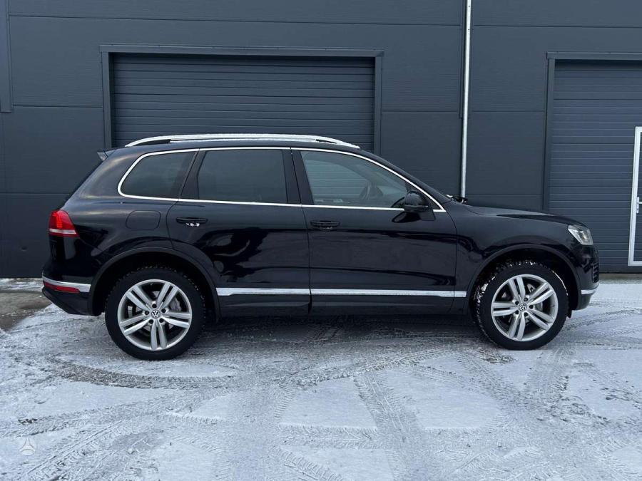 Melns Volkswagen Touareg 2016 Utena, ar dzinēja tilpumu 2.97 L un nobraukumu 310 tūkst. km par 15200 €, foto 3 vietnē AUTOMOTO.COM.LV