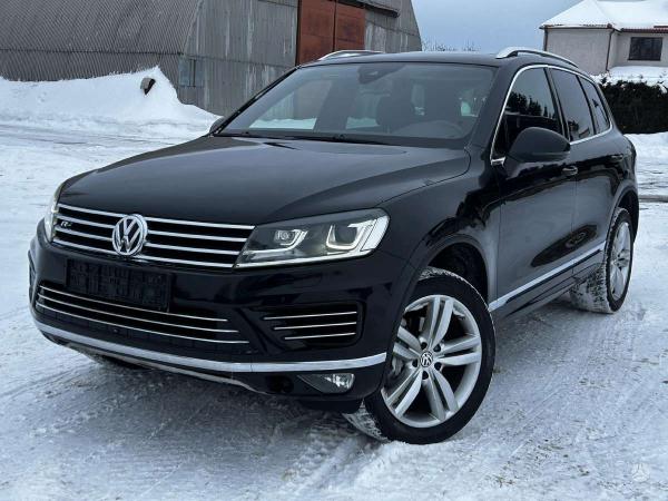 Black Volkswagen Touareg 2016 in Utena, with an engine capacity of 3.00 L and mileage of 310 thousand km for 14450 €, photo 1 on AUTOMOTO.COM.LV